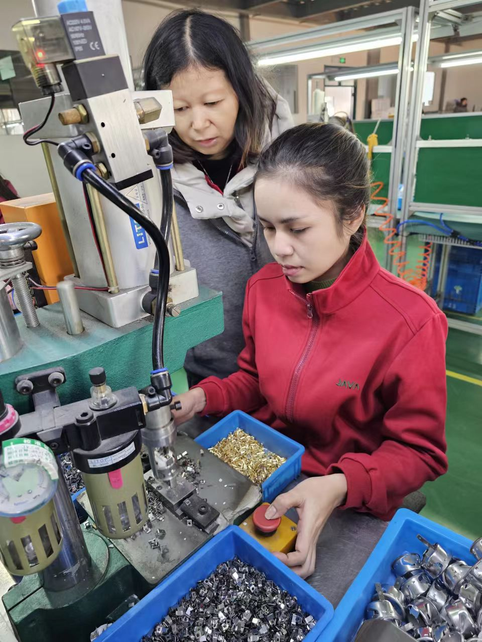 Two excellent employees from Thailand factory of JAVA Group were ...